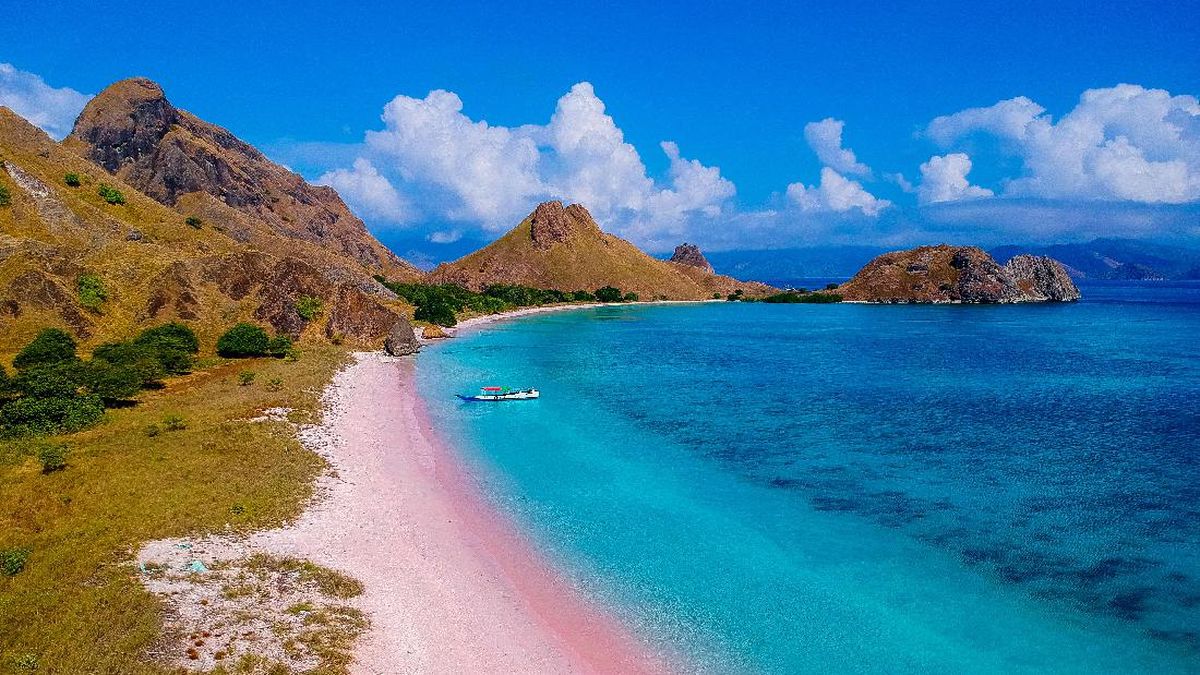 Pantai Instagramable Miliki View Pemandangan Tercantik