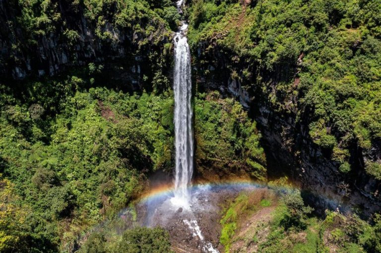 Rekomendasi Air Terjun Terindah di Indonesia Versi Low Budget